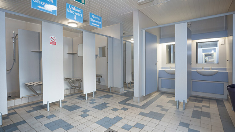 A 4-pennant campsite in Corfe Castle, Dorset with Farm Shop.